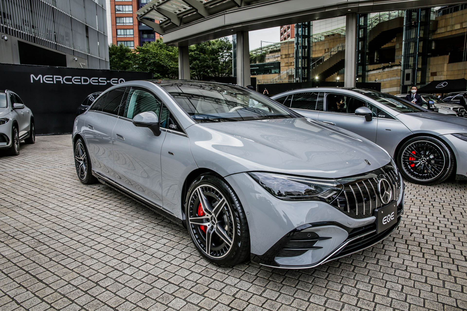 【メルセデス・EQ 新型EQS、新型EQE】航続距離700kmの電気ラグジュアリーカー | 中古車なら【グーネット】