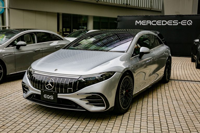 【メルセデス・EQ 新型EQS、新型EQE】航続距離700kmの電気ラグジュアリーカー | 中古車なら【グーネット】
