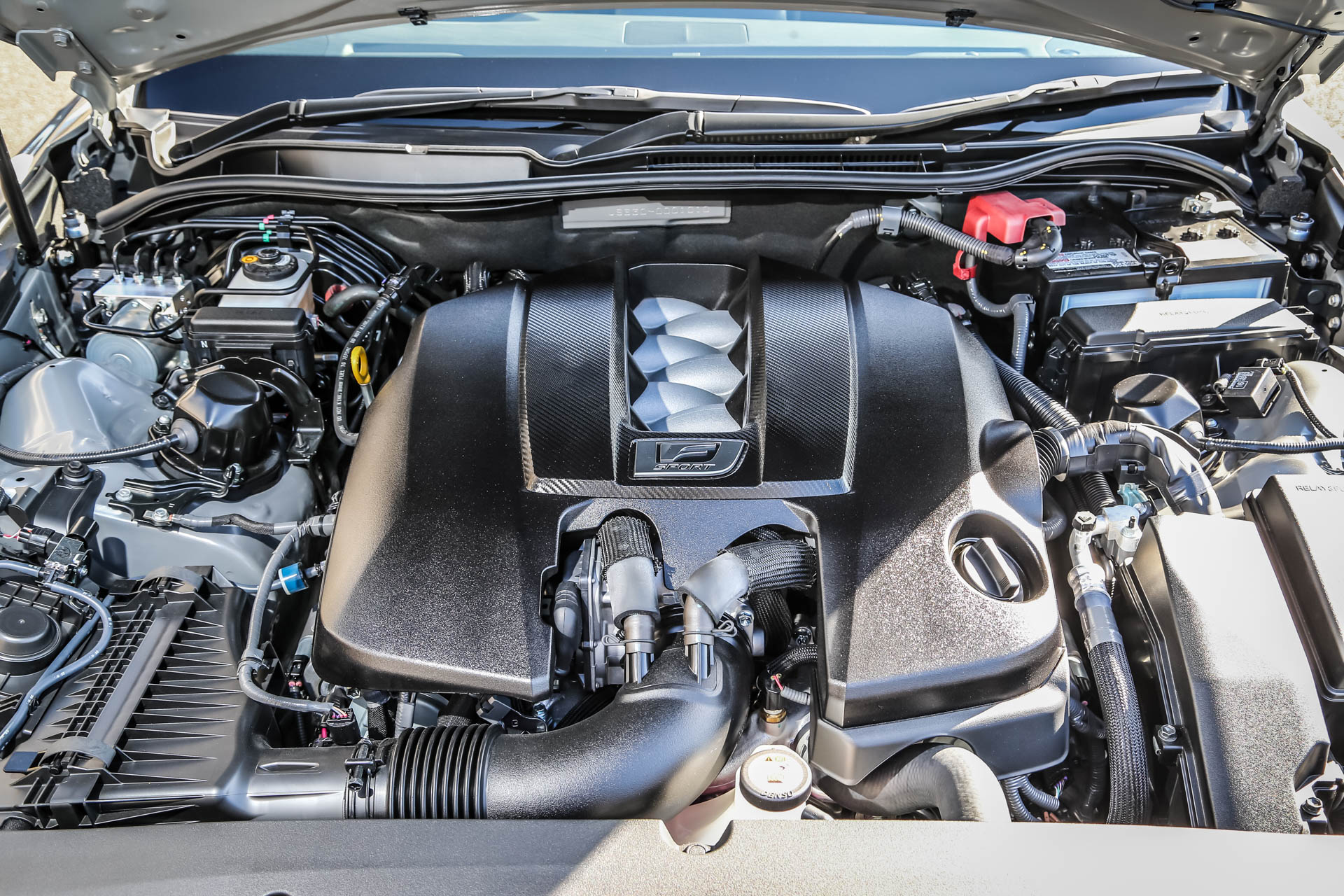 【レクサス IS500】なぜISに大排気量V8モデルが残されたのか | 中古車なら【グーネット】