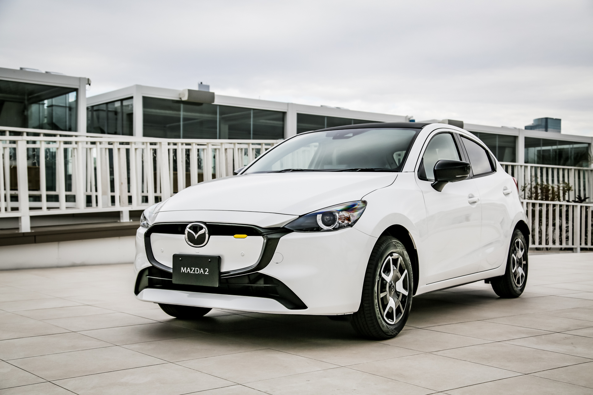 【MAZDA2 大幅改良】自分らしくカスタマイズできる「真っ白なキャンバス」 | 中古車なら【グーネット】