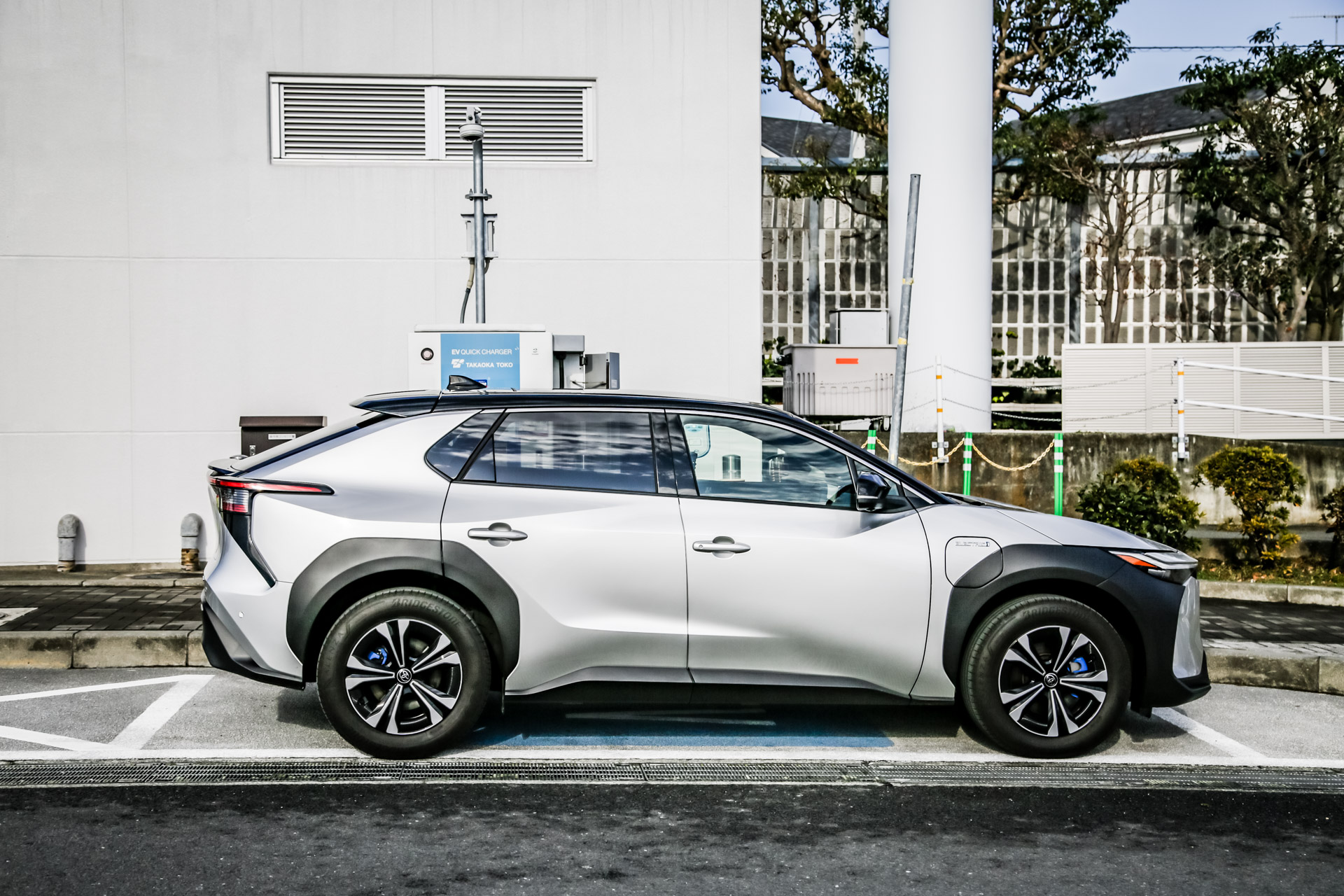 【トヨタ bZ4X 4WD】電気自動車の実力を実車でテスト！【グーEVテスト】 | 中古車なら【グーネット】