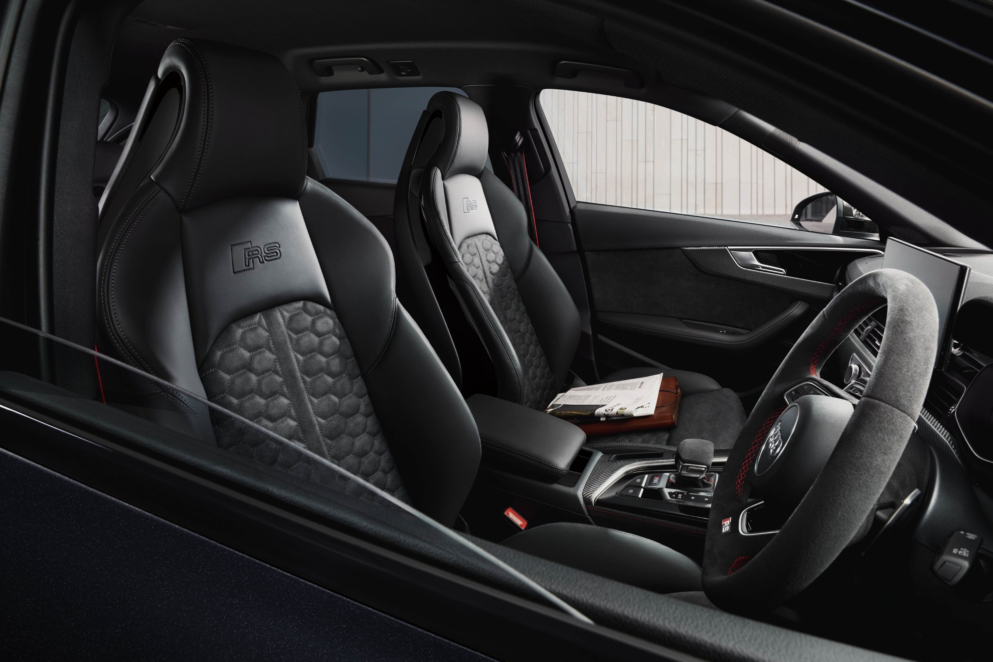 アウディ RS4/RS5専用チューニングを施した限定車 オンライン限定販売 | 中古車なら【グーネット】