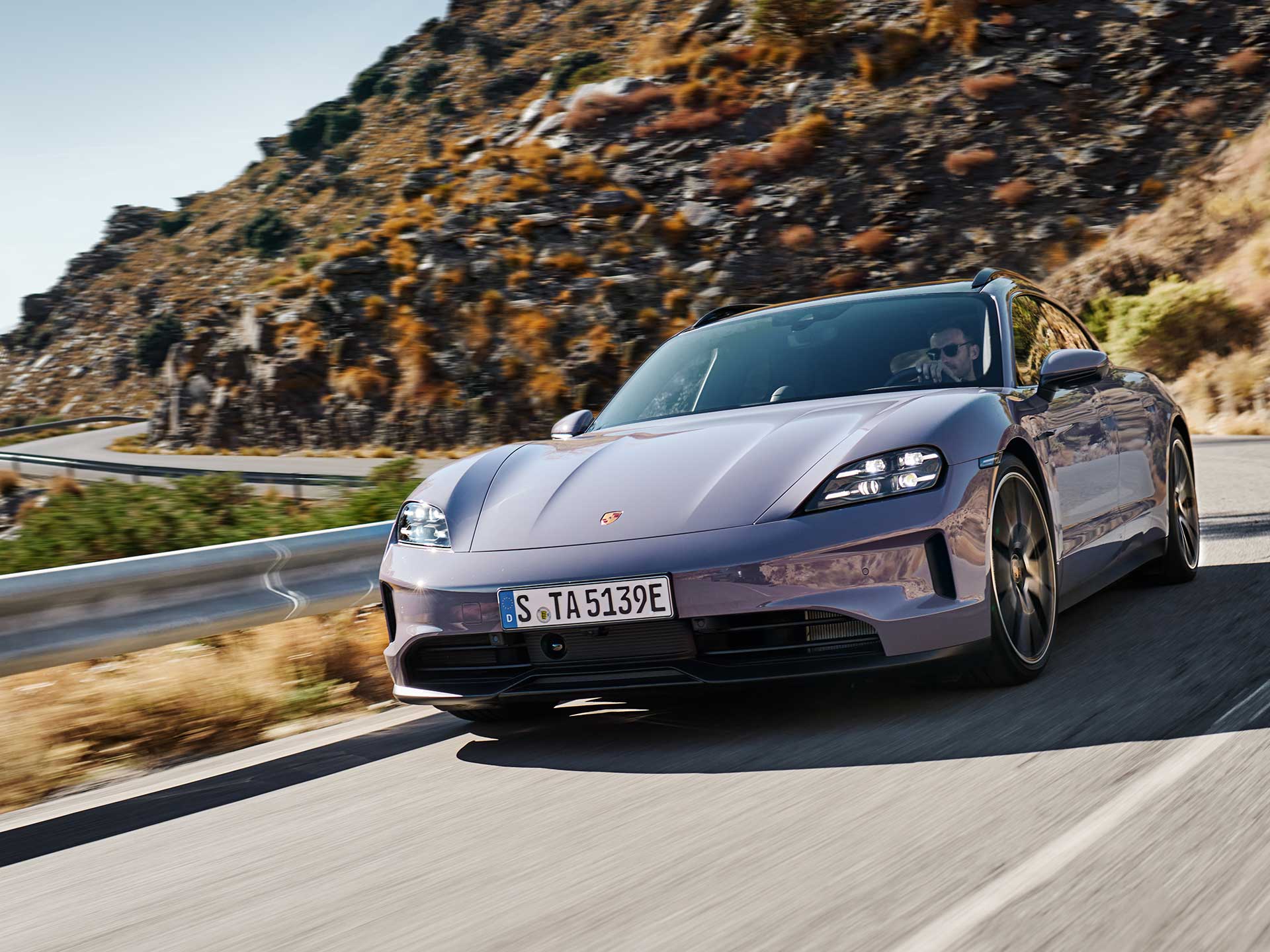 ポルシェ 新型「タイカン」発表 航続距離は最大678kmにアップ | 中古車なら【グーネット】