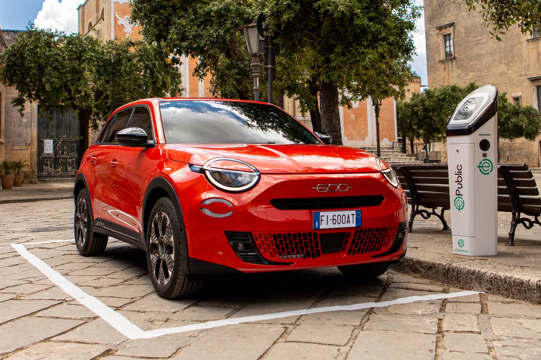 フィアット 新型EV「600e」9月発売！国内導入に向けてティザーサイトを公開 | 中古車なら【グーネット】